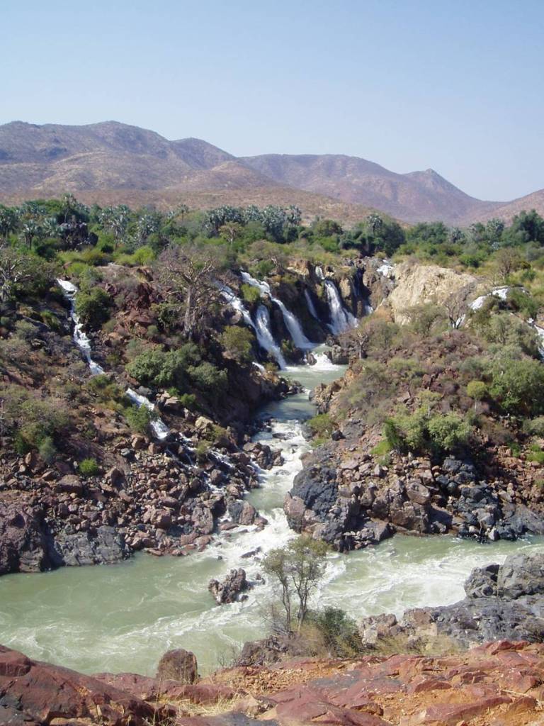 EPUPA, LA CASA DE LA ‘TRIBU DE BARRO’ – del diario EL MUNDO, por JAVIER ...